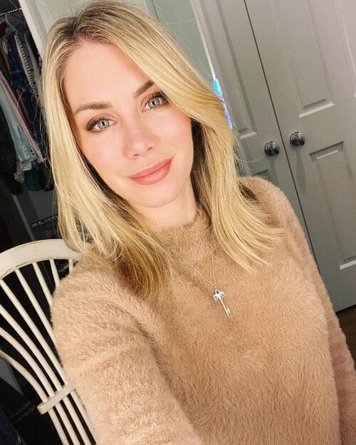 Jennifer Holland Height Weight Body Stats Age Family Facts