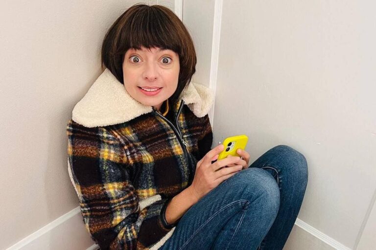 Kate Micucci Height Weight Body Stats Age Family Facts
