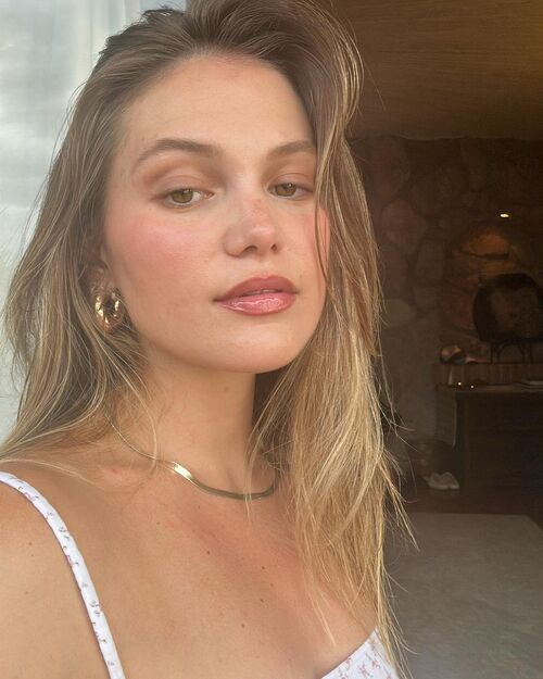 Olivia Holt Height Weight Body Stats Biography Facts