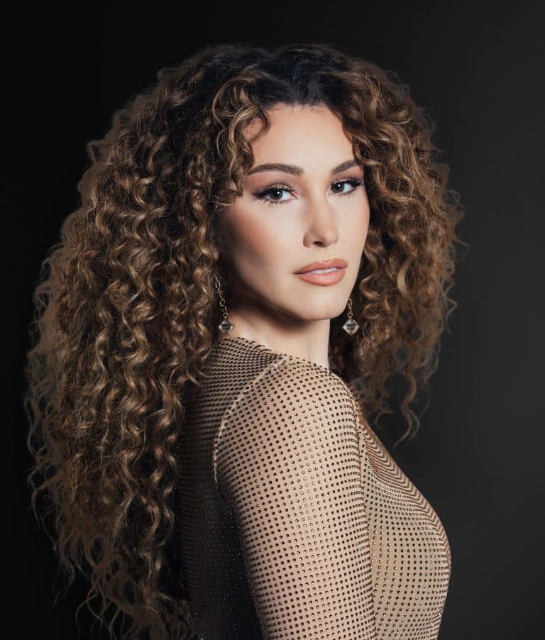 Loren Allred Height Weight Body Stats Age Family Facts